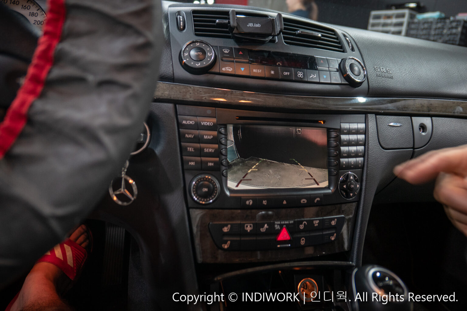 Mercedes W211 E-Class Add Backup Camera | INDIWORK